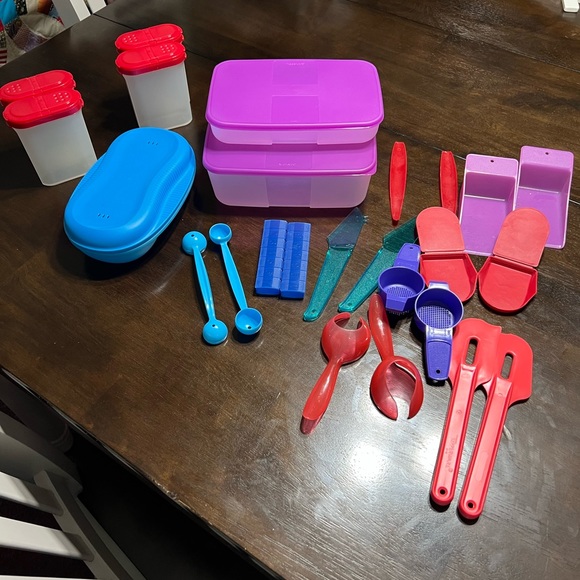 Tupperware | Kitchen | An Assortment Of Vintage Tupperware Products ...